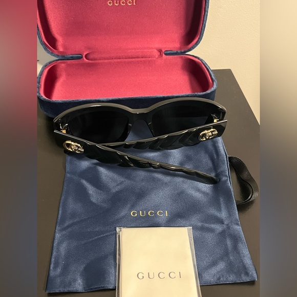 Gucci | Accessories | Womens Gucci Sunglasses With Authentic ...